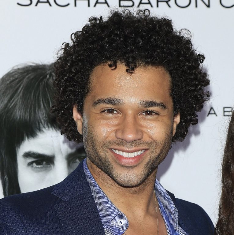 40 Celebrity Actors & Actresses With Curly Hair [April. 2026 ]