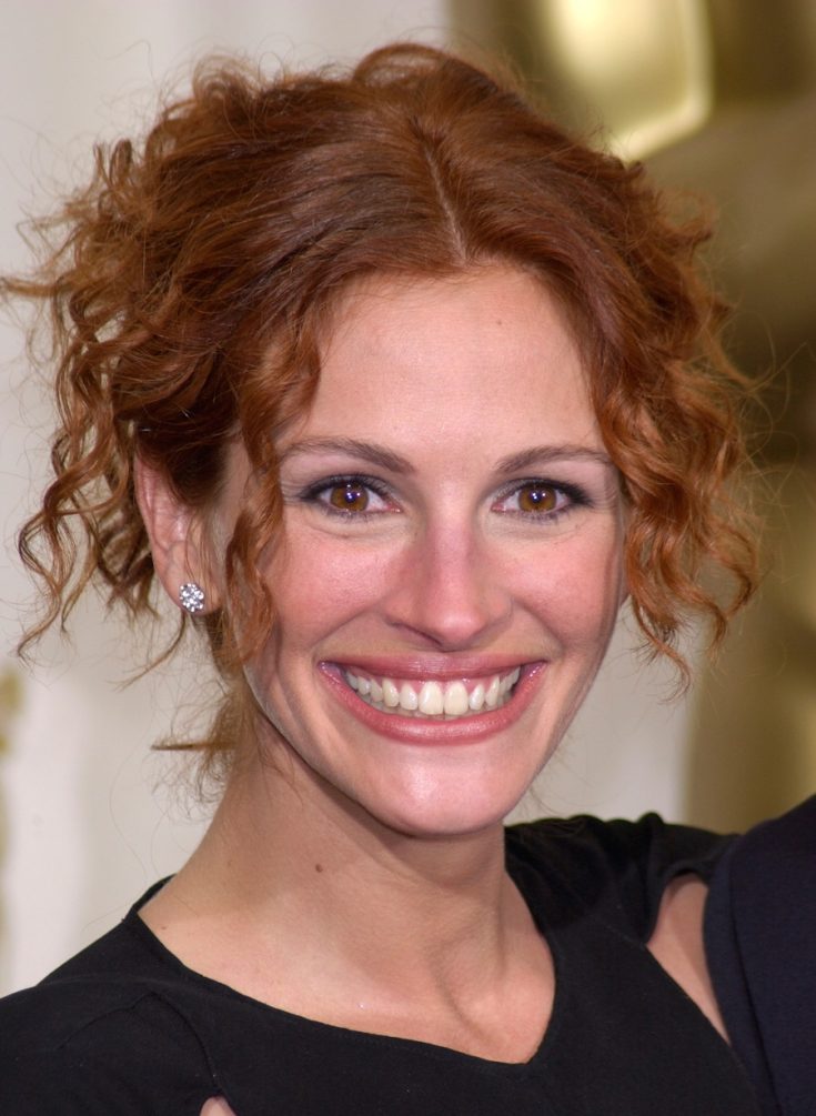 40 Celebrity Actors & Actresses With Curly Hair [August. 2023 ]