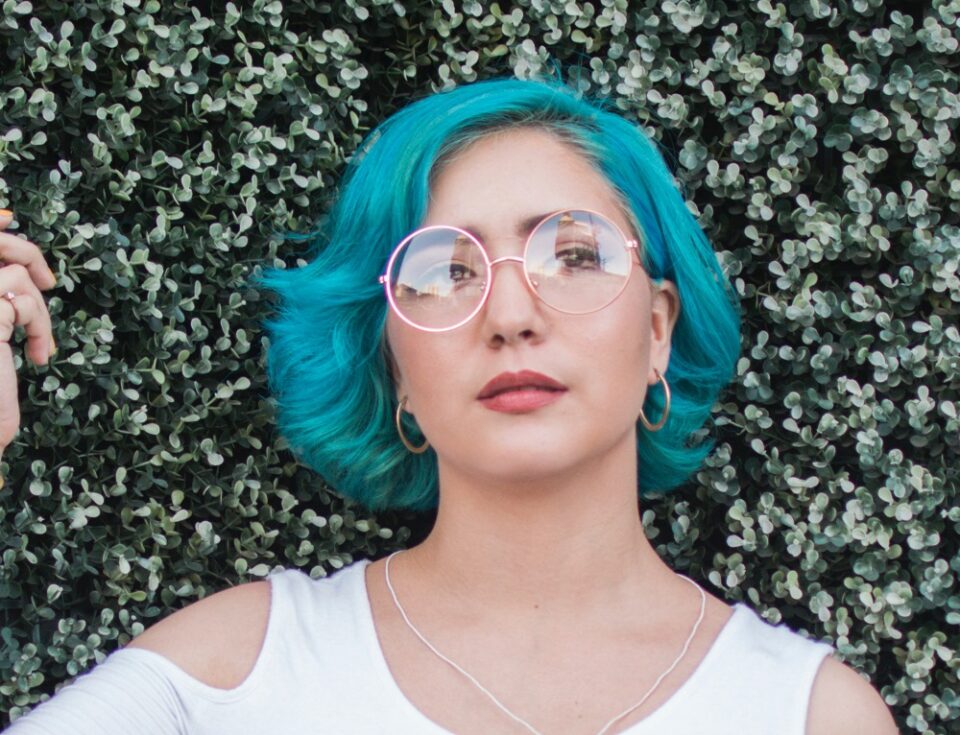 18 Complimentary Bobs for Round Faces with Glasses