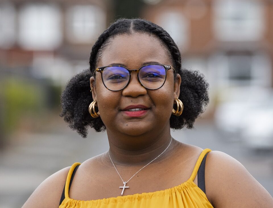18 Complimentary Bobs for Round Faces with Glasses