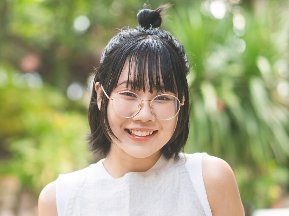 18 Complimentary Bobs for Round Faces with Glasses