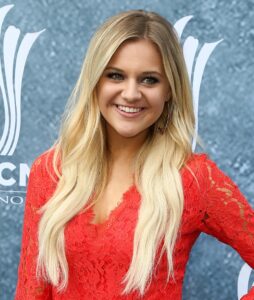 21 Enchanting Female Country Singers with Blonde Hair