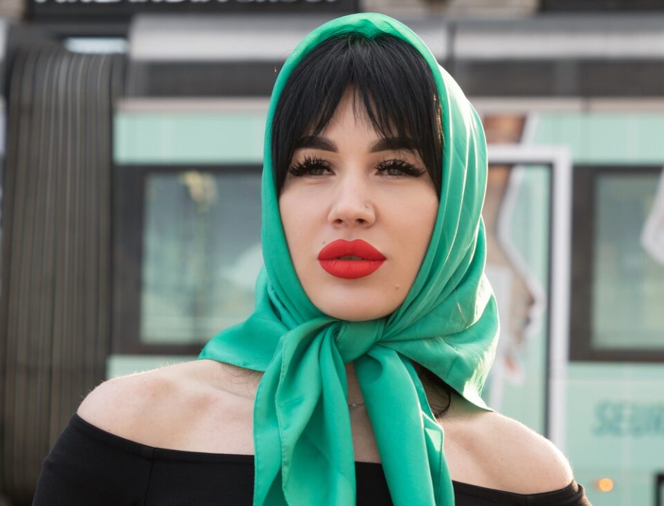 25 Trendy Ways to Style Your Hair with Scarves