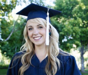 23 Stunning Graduation Hairstyles for Your Special Day