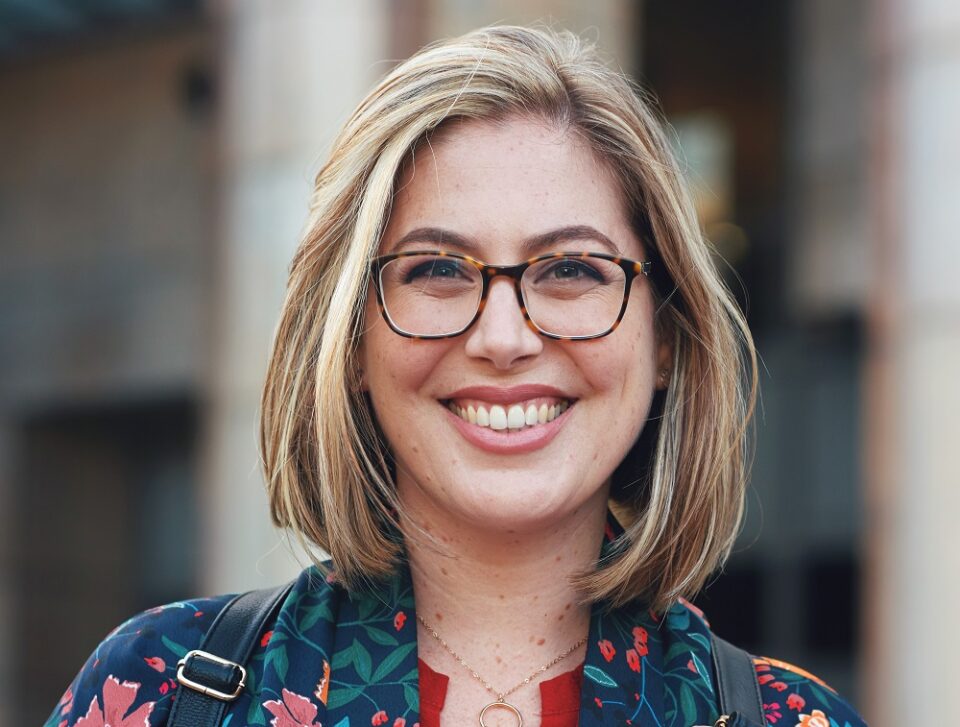 18 Complimentary Bobs for Round Faces with Glasses