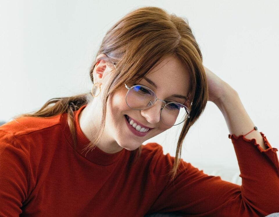37 Ideal Bangs Hairstyles for Women with Glasses