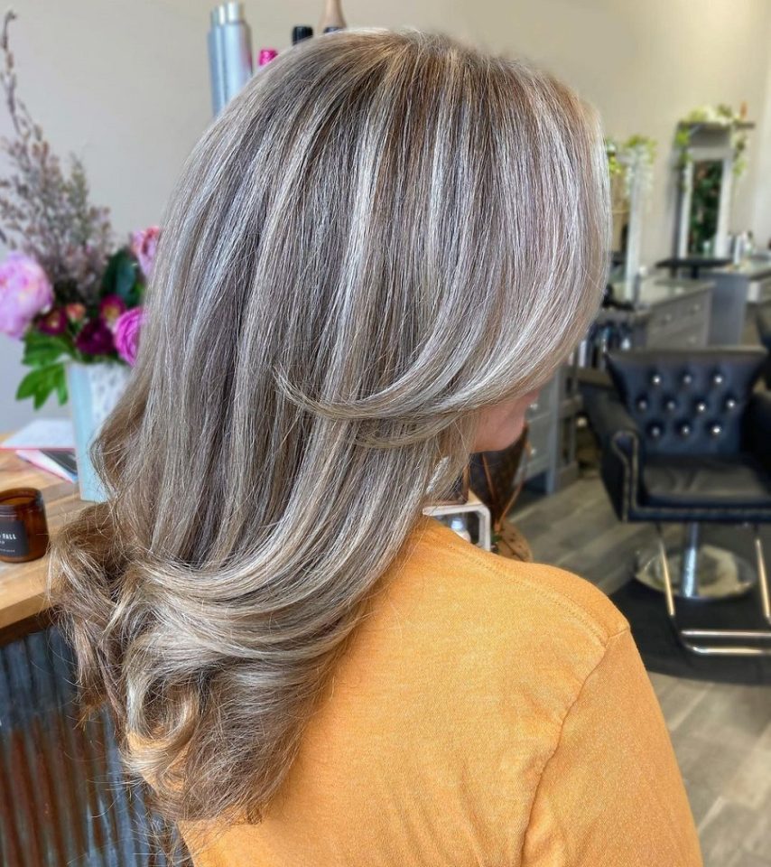 10 Stunning Natural Gray Hair With Blonde Highlights – HairstyleCamp
