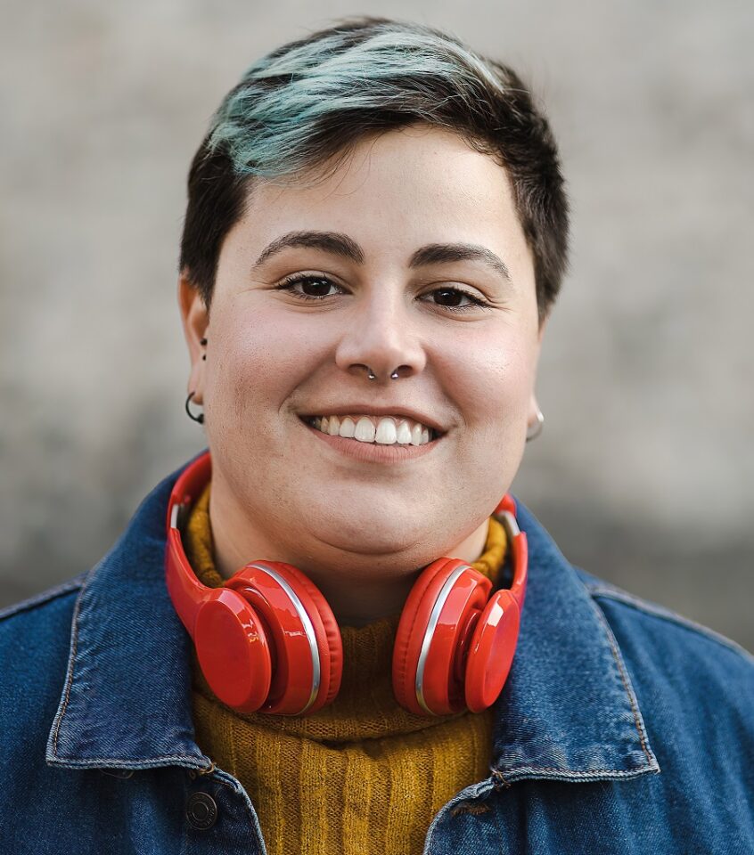 33 Suitable Short Hairstyles for Fat Faces & Double Chins