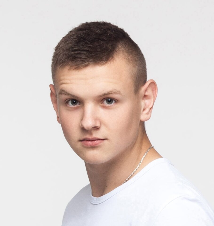 22 Optimum Hairstyles for Men with Big Ears