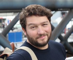 30 Trendy Hairstyles for Fat Guys to Look Slimmer – HairstyleCamp